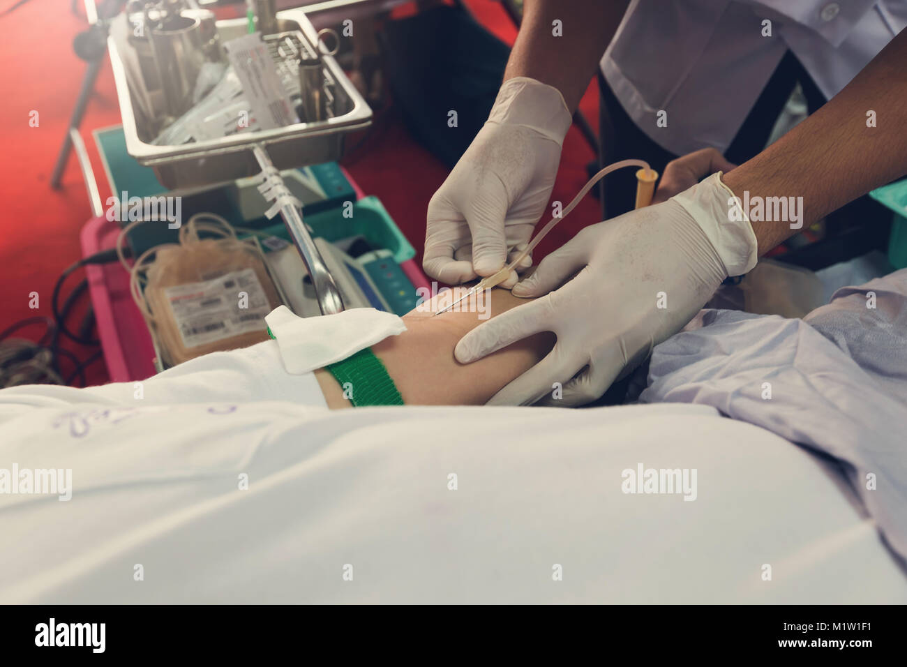 Nurse receiving blood from blood donor in hospital Stock Photo - Alamy