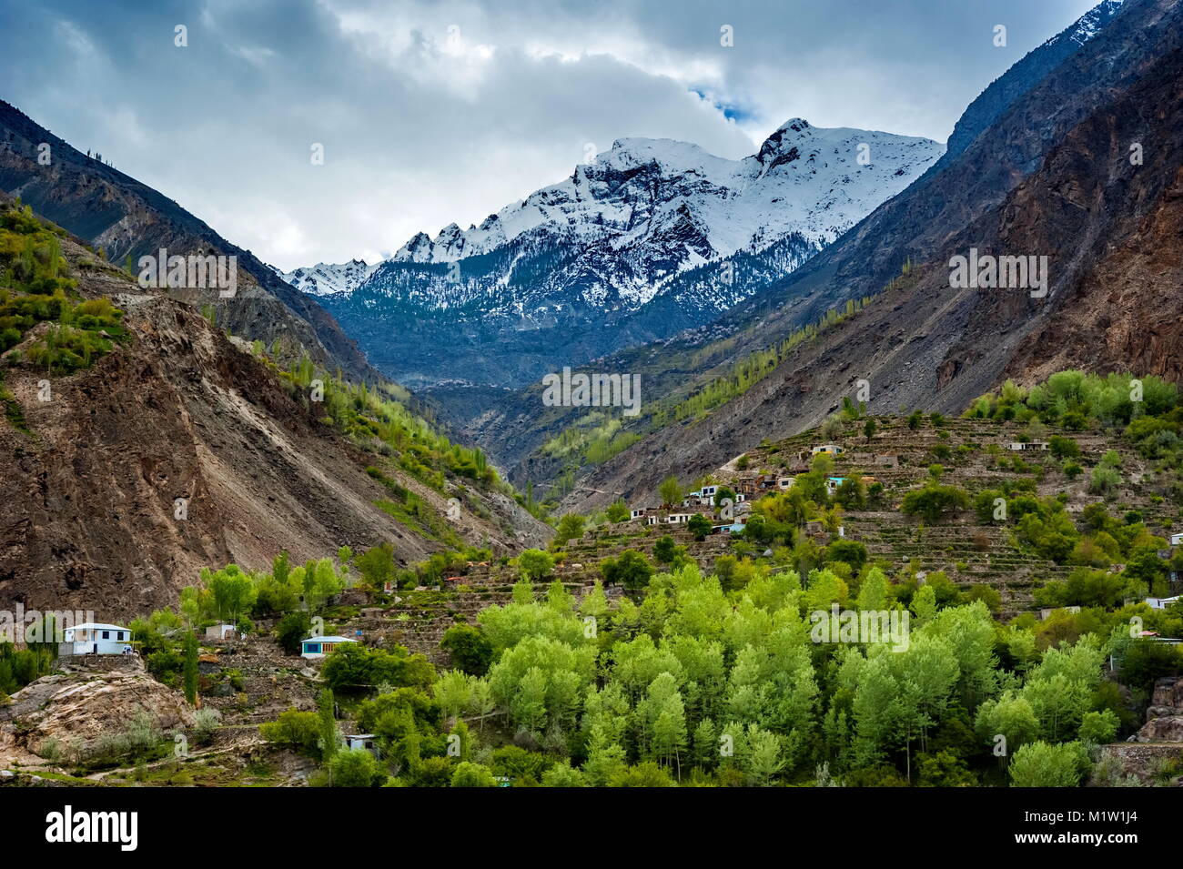 Beautiful landscape in Himalayas mountains, Hunza Valley in Autumn ...