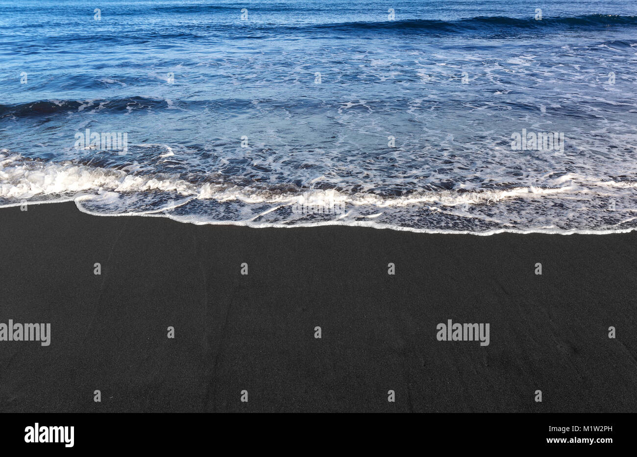 Black sand texture beach hi-res stock photography and images - Alamy