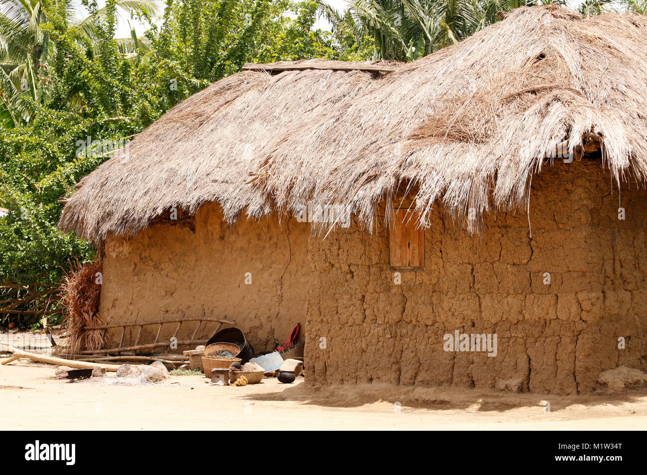 File House Made Of Mud Bricks With A Thatched Roof In Belo 50 OFF File House Made Of Mud Bricks With A Thatched Roof In Belo 50 OFF