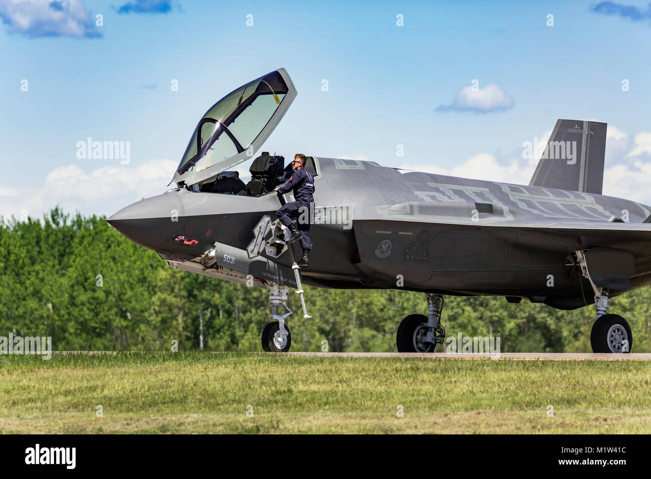 A Lockheed Martin F-35A fighter jet being prepared for takeoff at the ...