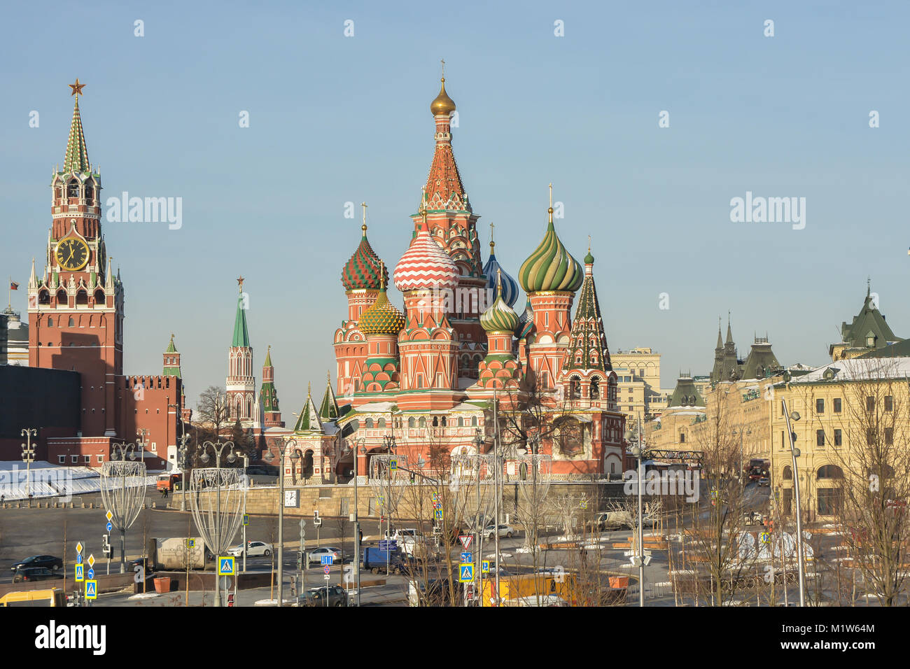 Moscow st basil's cathedral kremlin hi-res stock photography and images ...