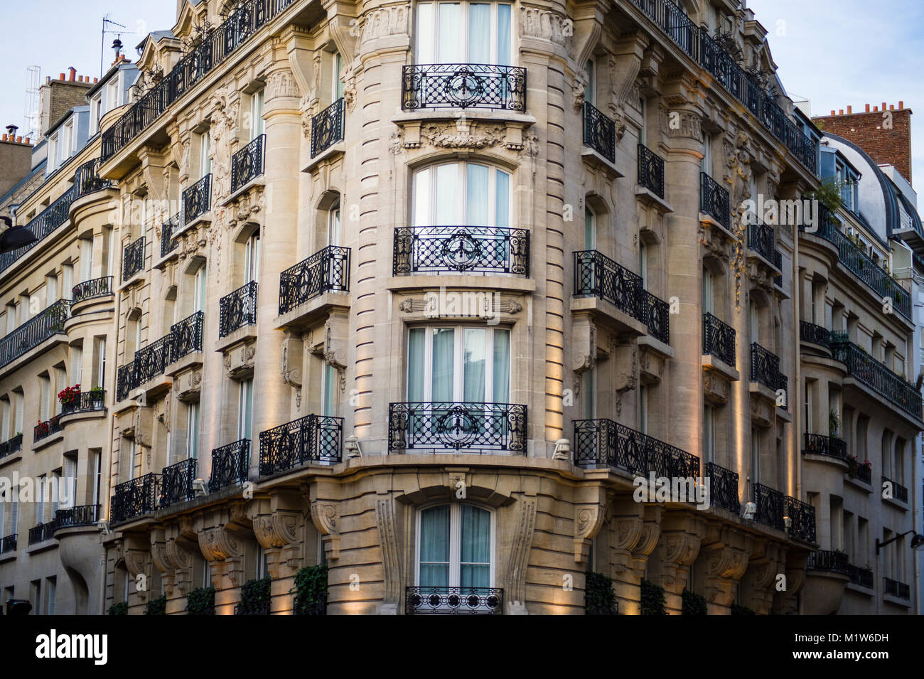 An apartment building in paris hi-res stock photography and images - Alamy