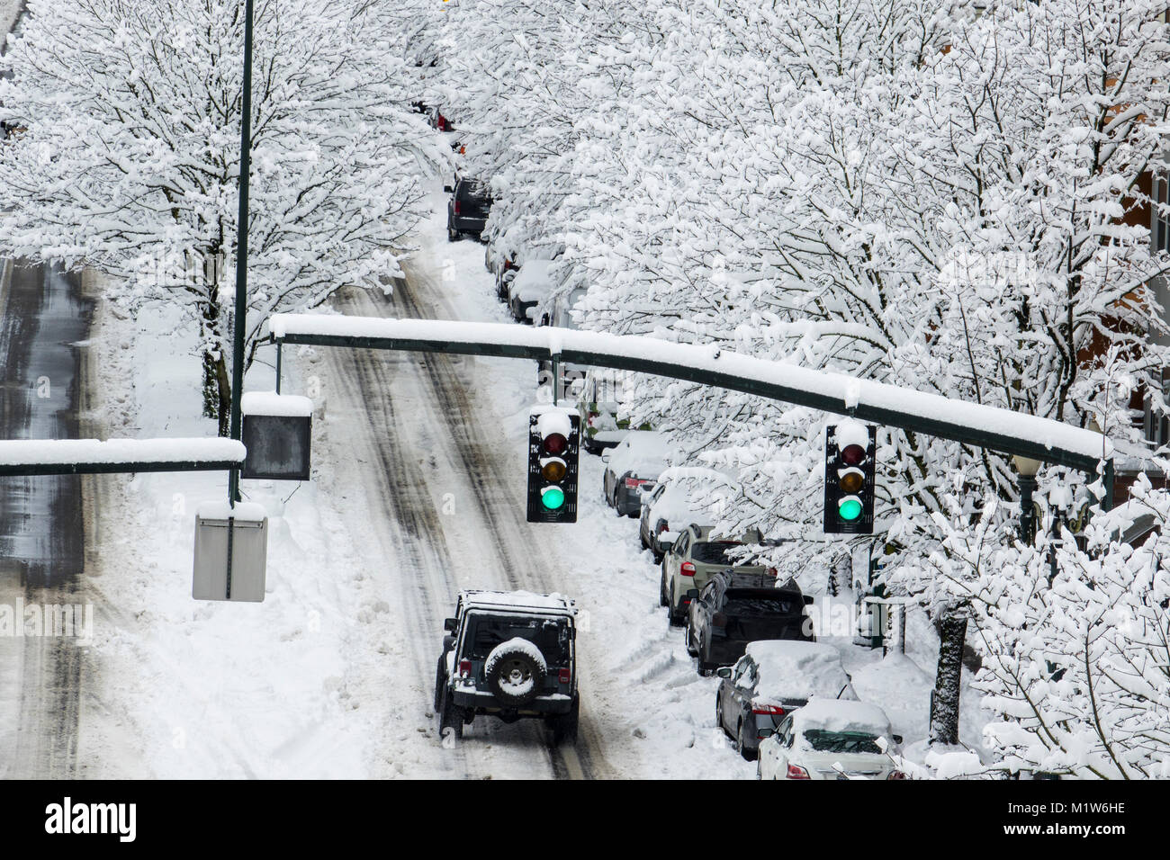 Portland snow street hi-res stock photography and images - Alamy