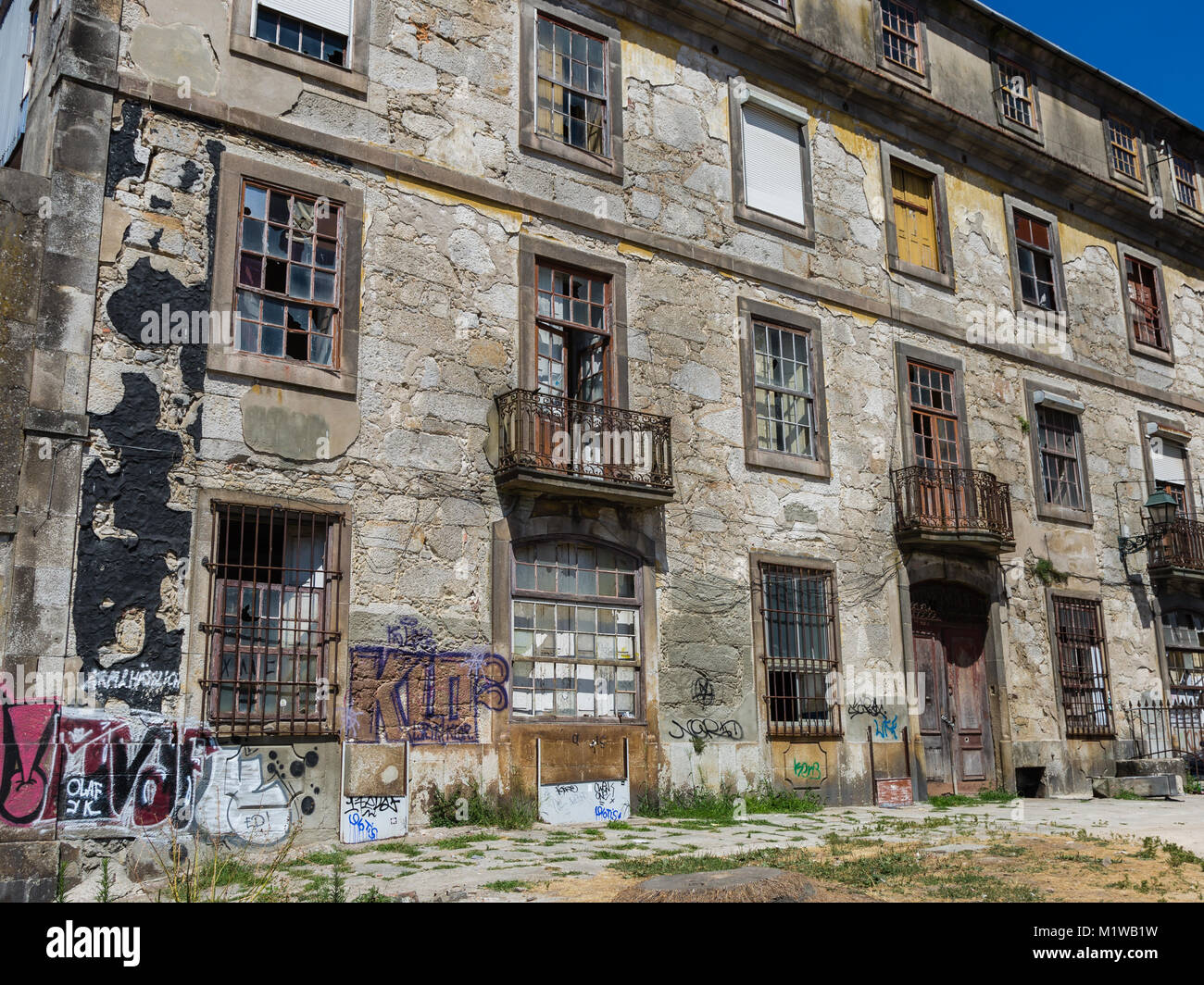 Antique Portuguese Architecture: Wrecked Building Facade in Porto Stock ...