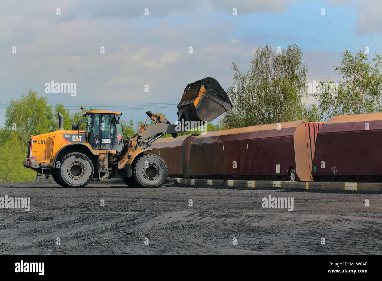 Train Coal Shovel High Resolution Stock Photography and Images - Alamy