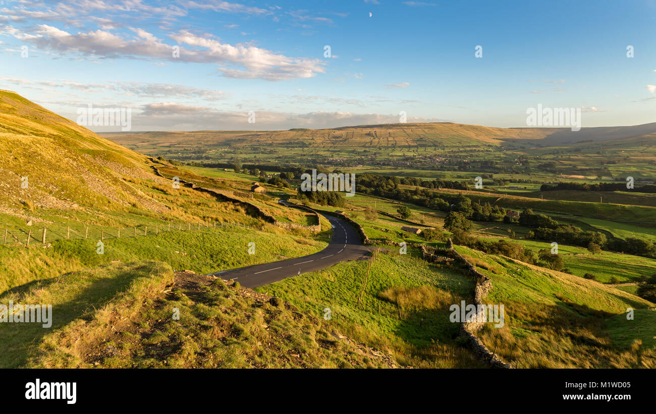 Yorkshire Dales landscape at the Buttertubs Pass (Cliff Gate Road ...