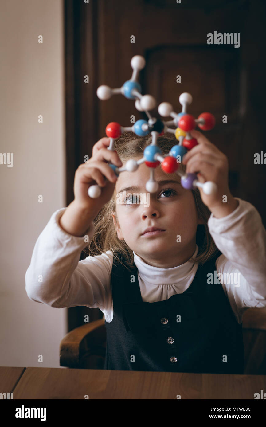 Molecule model hi-res stock photography and images - Alamy