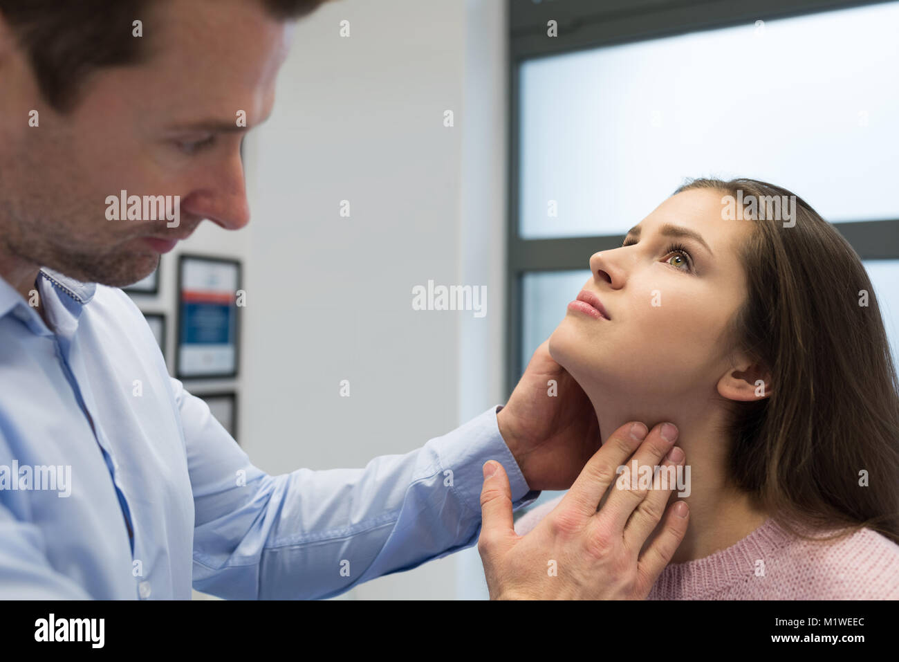 Physiotherapist giving neck massage to woman Stock Photo - Alamy