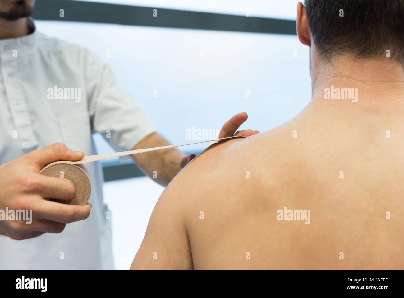 Shoulder bandage hi-res stock photography and images - Alamy