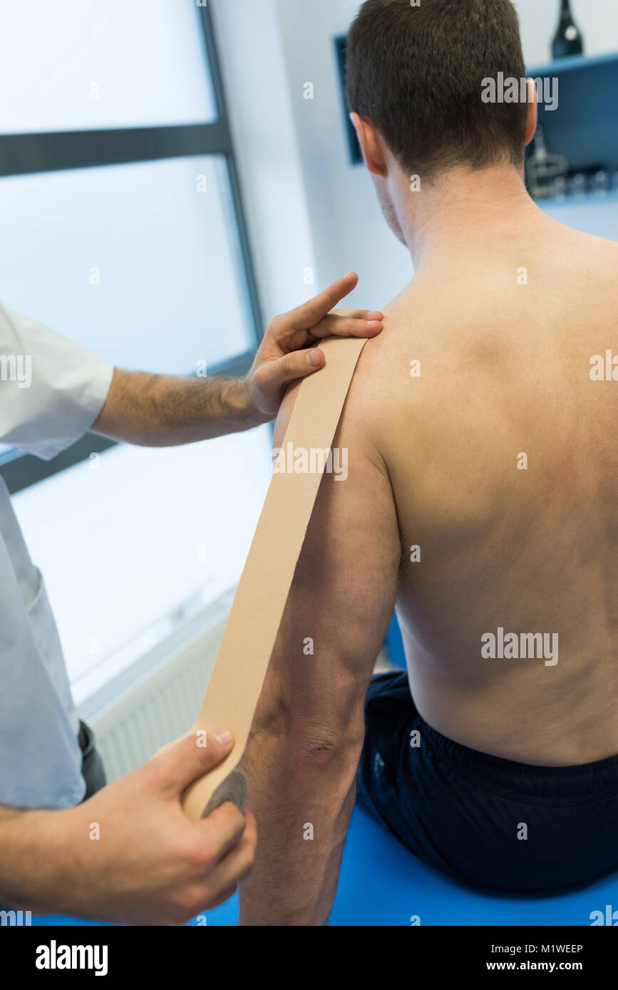 Shoulder bandage hi-res stock photography and images - Alamy