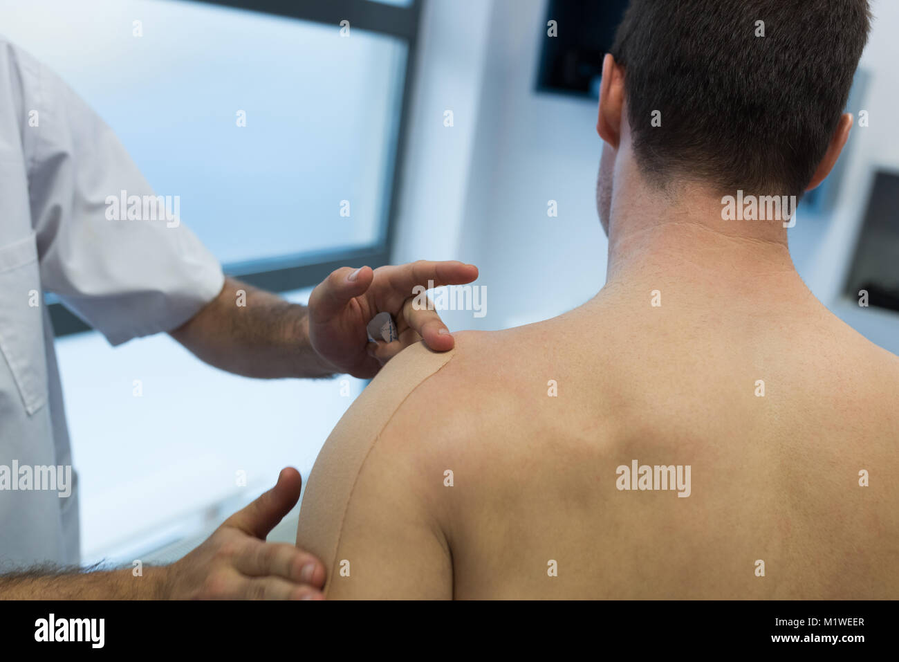 Shoulder bandage hi-res stock photography and images - Alamy