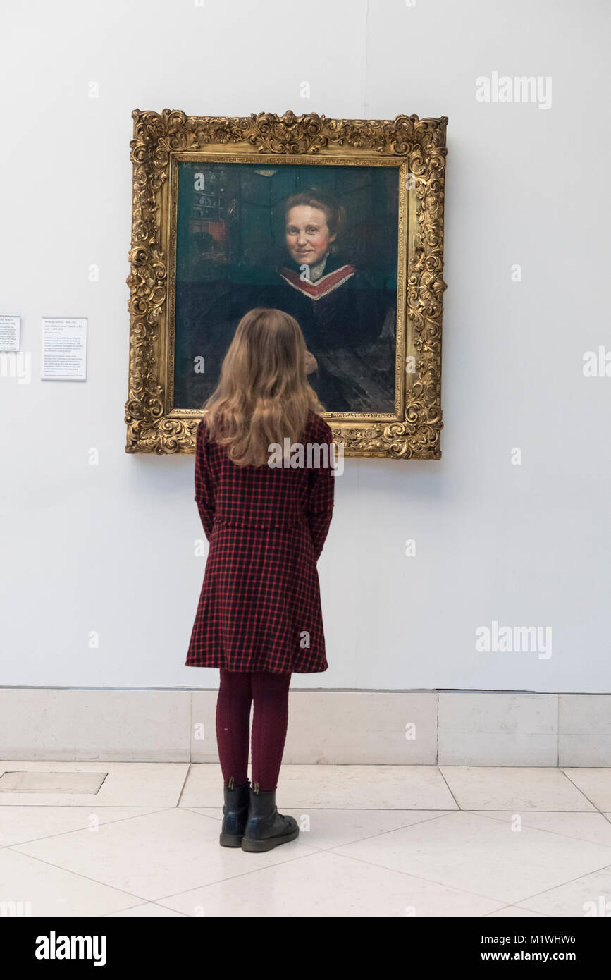 London, UK. 2nd Feb, 2018. Stella Cartwright, aged 9, views a portrait ...
