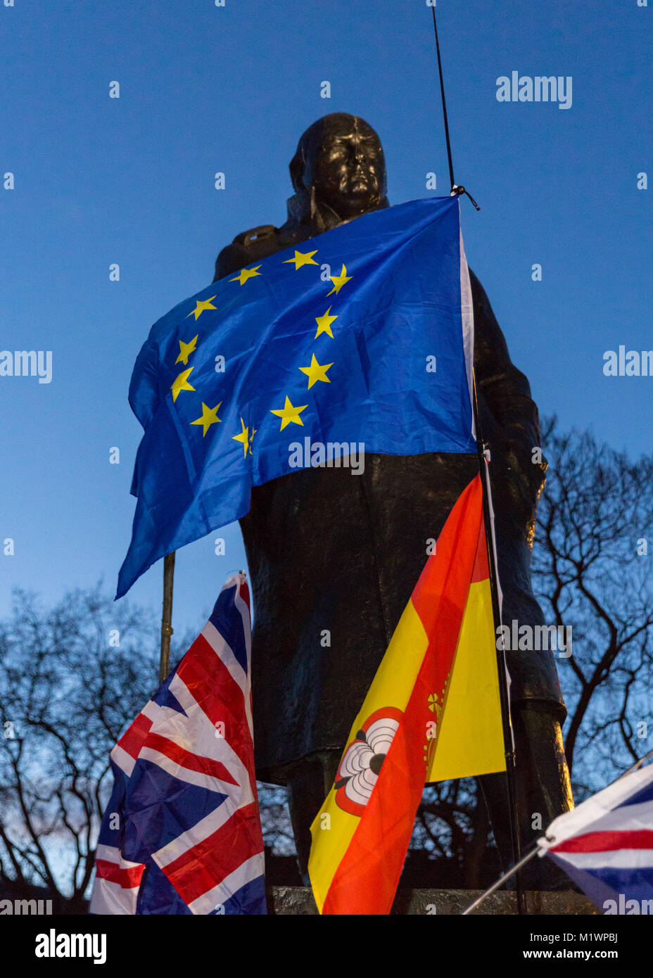 Westminster, London, 2nd Feb 2018. The statue of Winston Churchill with ...
