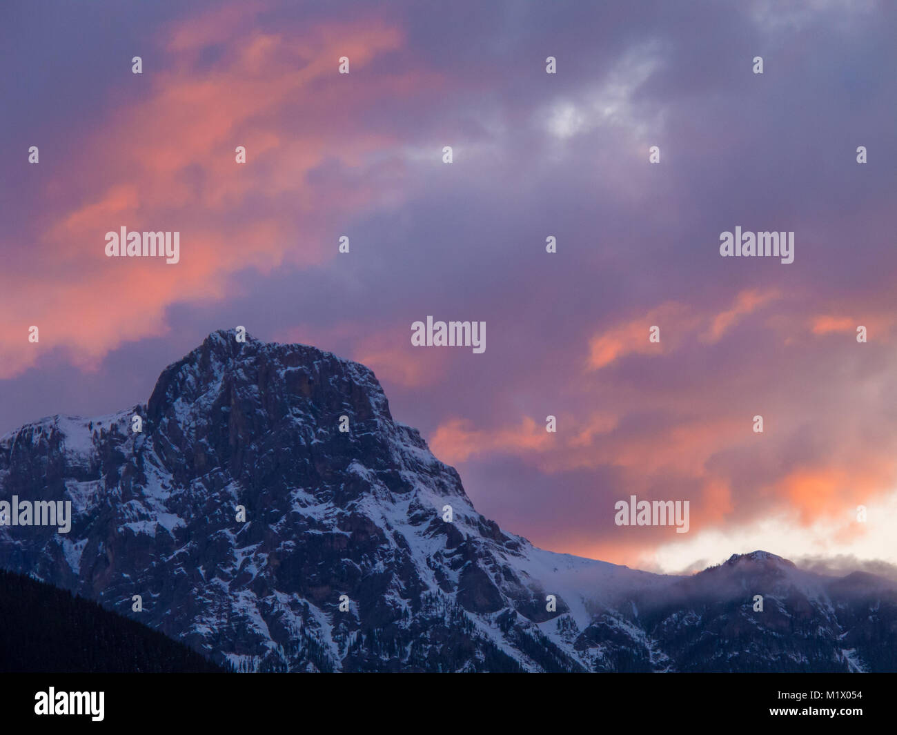 Orange and pink sunset hi-res stock photography and images - Alamy