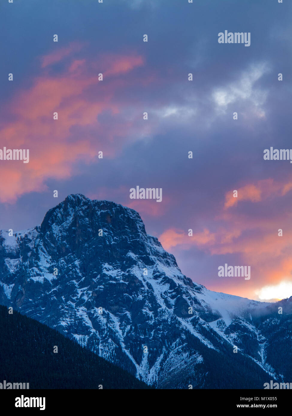 Orange and pink sunset hi-res stock photography and images - Alamy