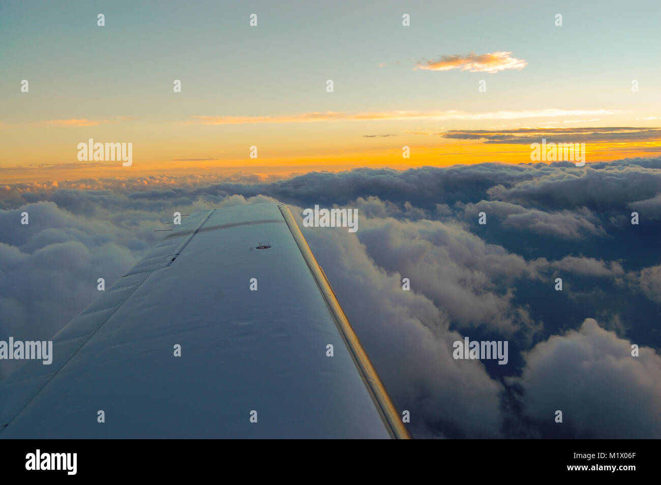 Aircraft descent at sunset hi-res stock photography and images - Alamy