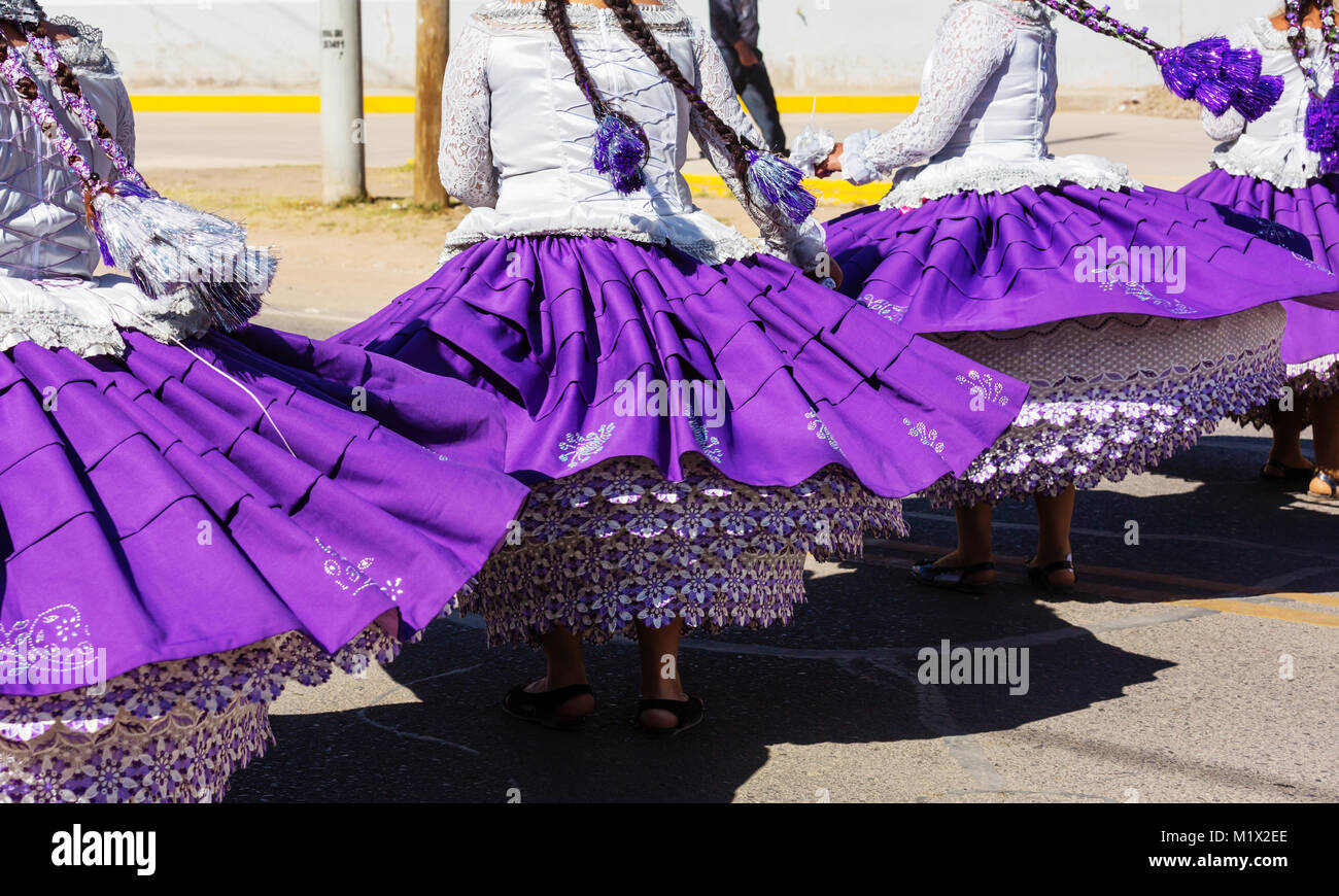 Authentic peruvian dance Stock Photo - Alamy