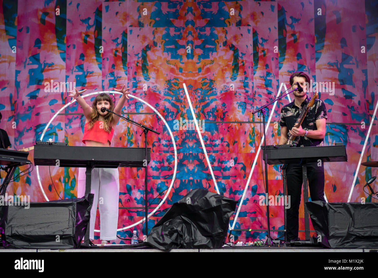 English pop singers hi-res stock photography and images - Alamy