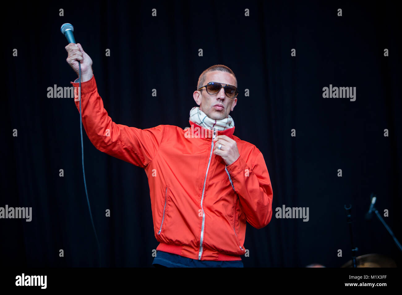 Lead singer of the verve hi-res stock photography and images - Alamy