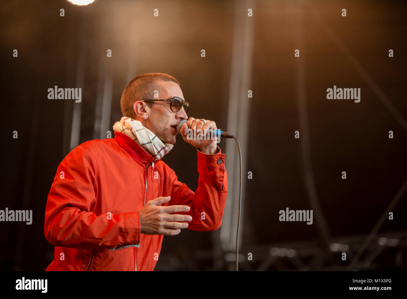 Lead singer of the verve hi-res stock photography and images - Alamy