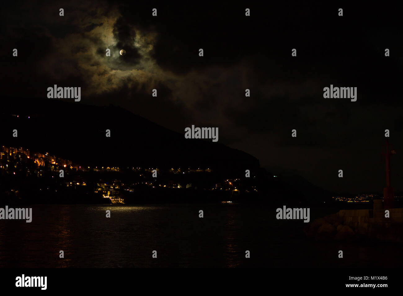 Full moon over center hi-res stock photography and images - Alamy