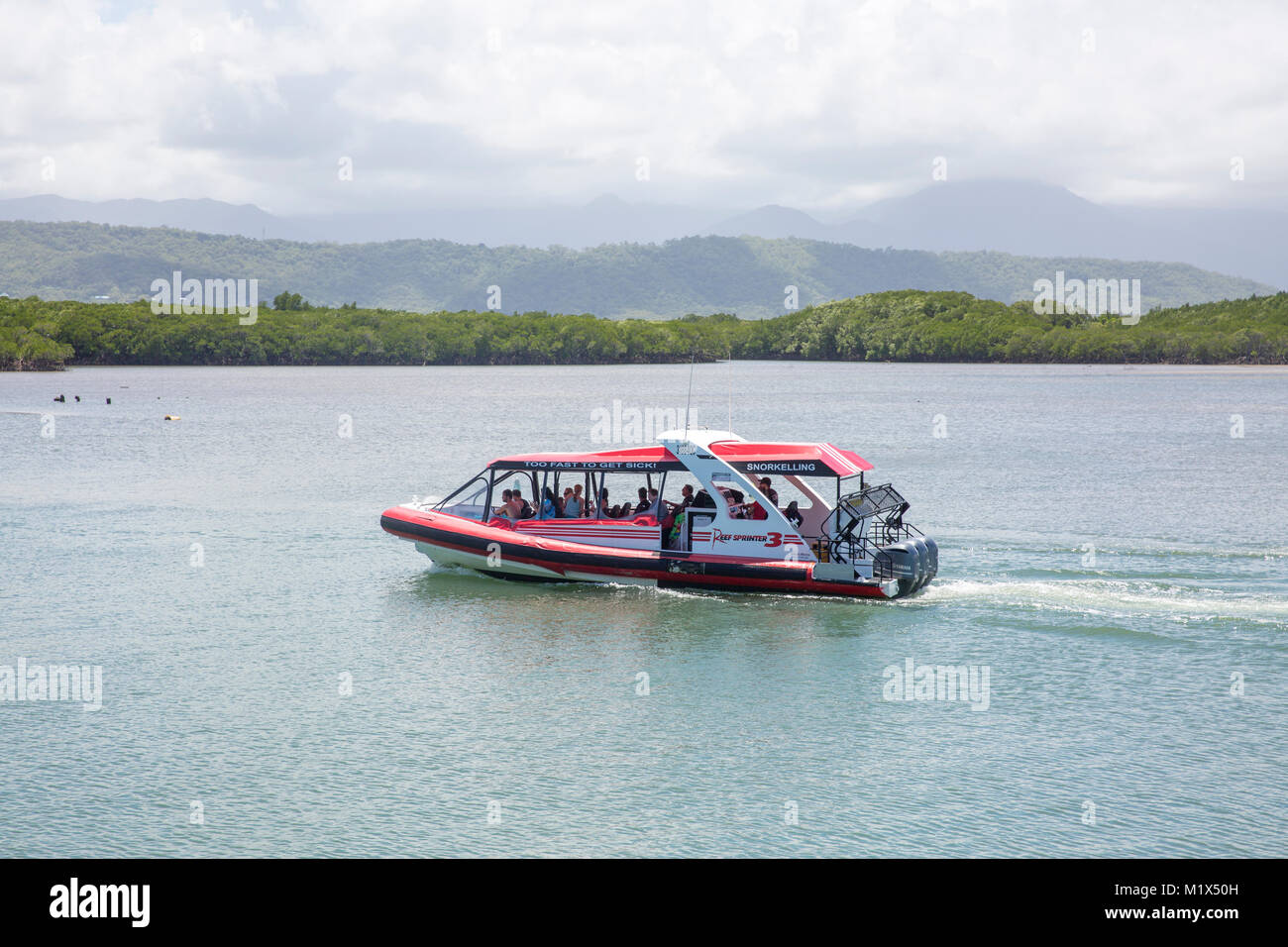 Fast boat hi-res stock photography and images - Alamy