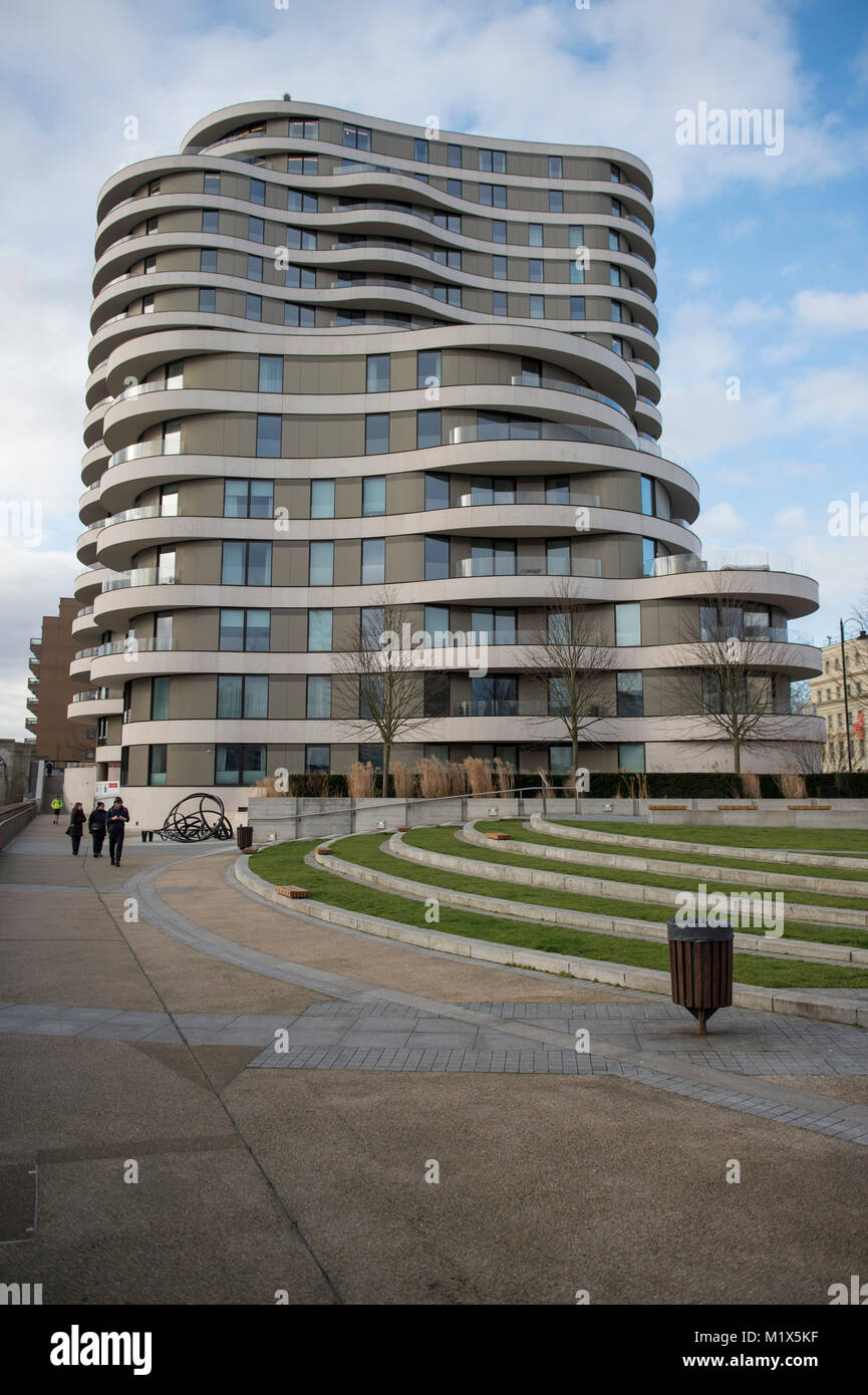 Riverwalk residential building on the north side of Vauxhall Bridge ...