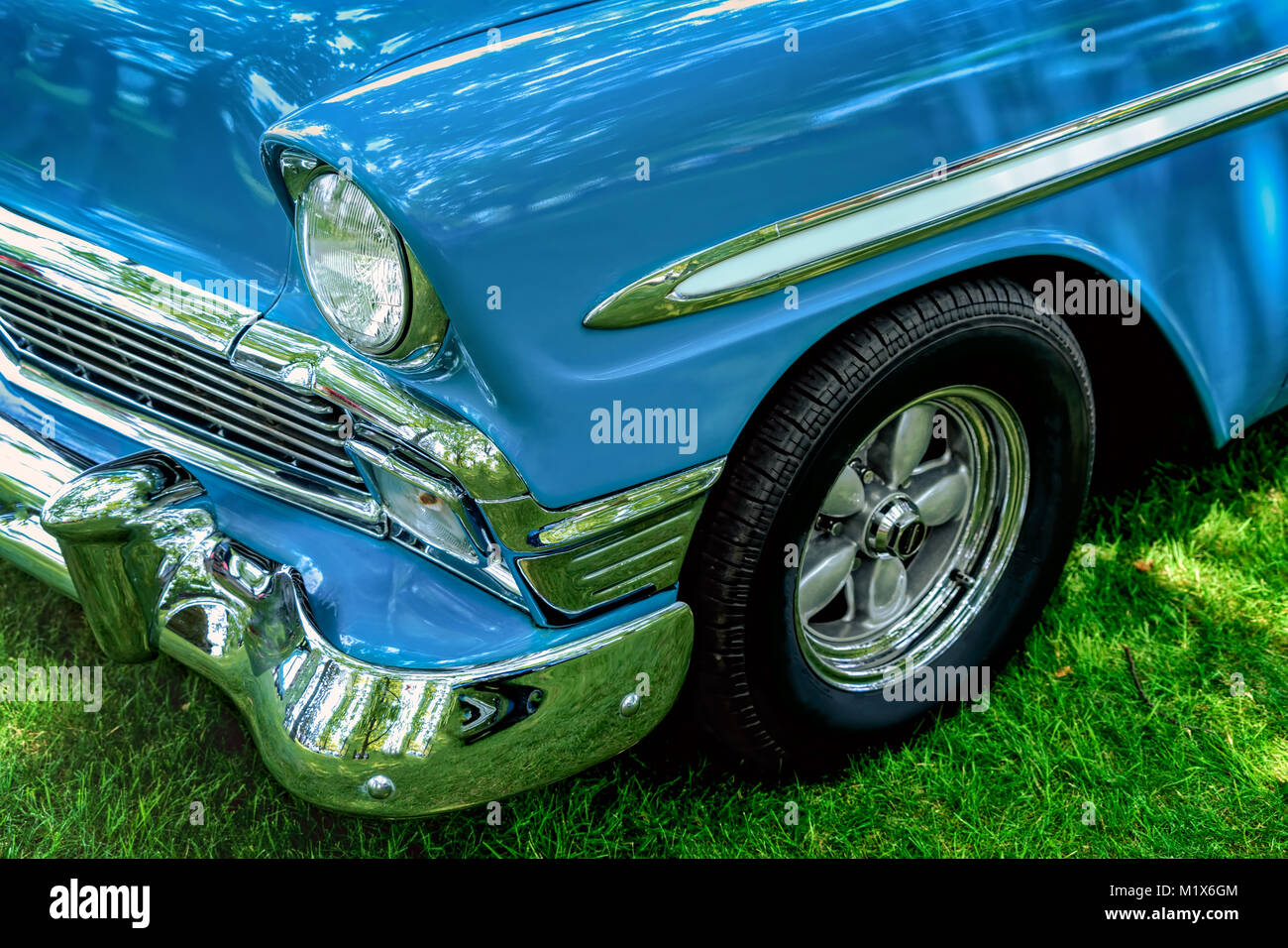 The front end of a fifties classic American car Stock Photo - Alamy