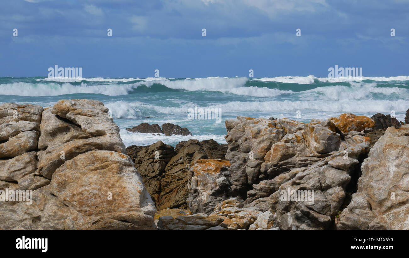 Atlantic and the indian ocean at cape agulhas hi-res stock photography ...