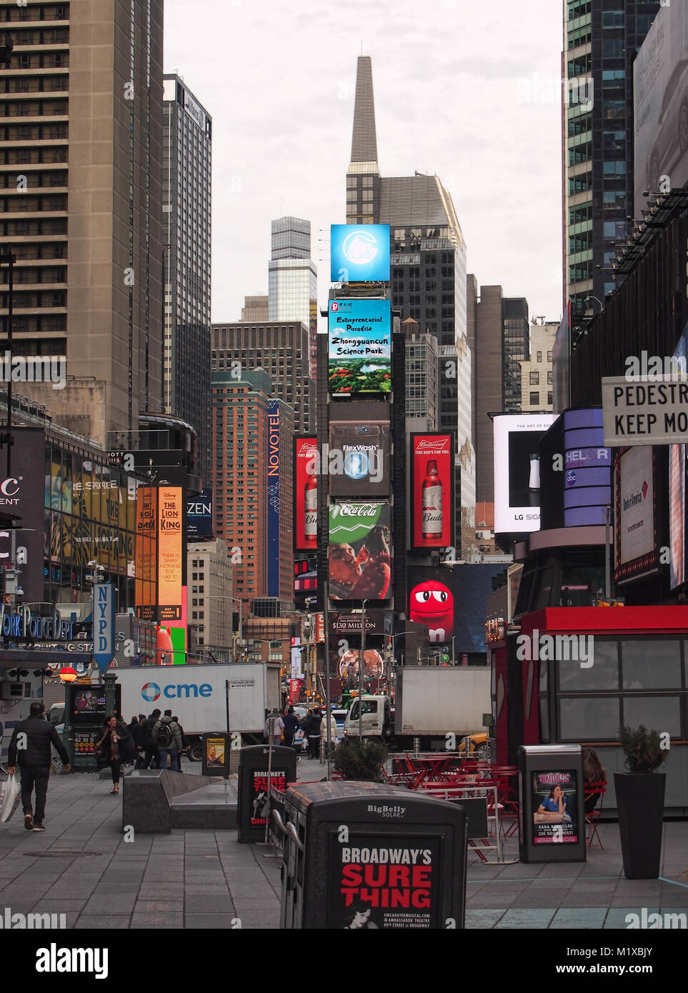 1 times square hi-res stock photography and images - Alamy