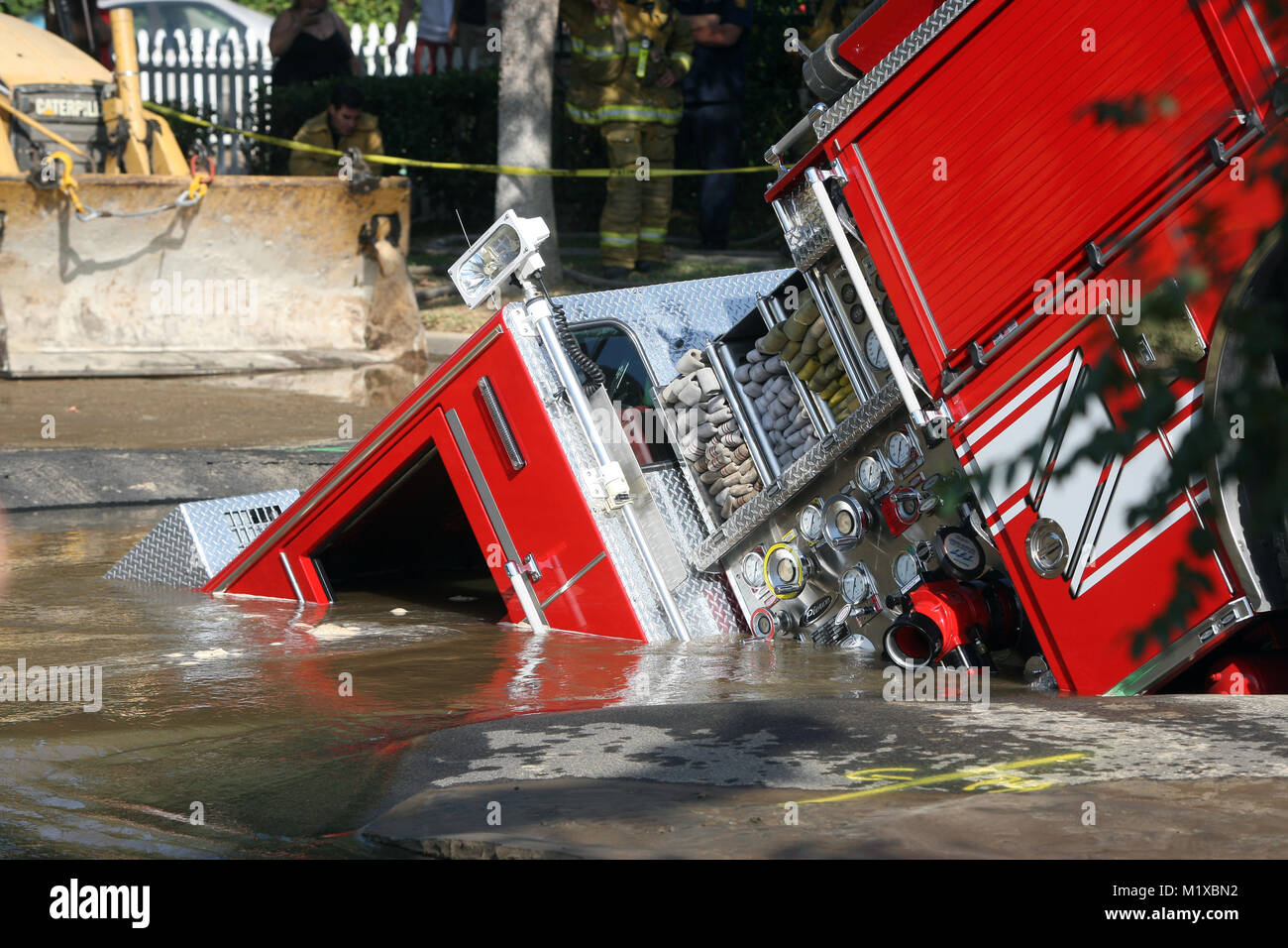 A Los Angeles Fire Department fire engine plunged into a sink hole in ...