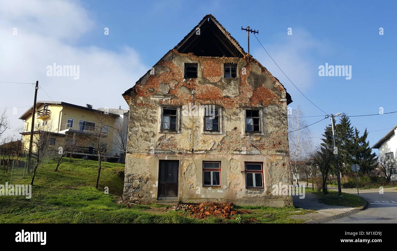 Bricks from ruined house hi-res stock photography and images - Alamy