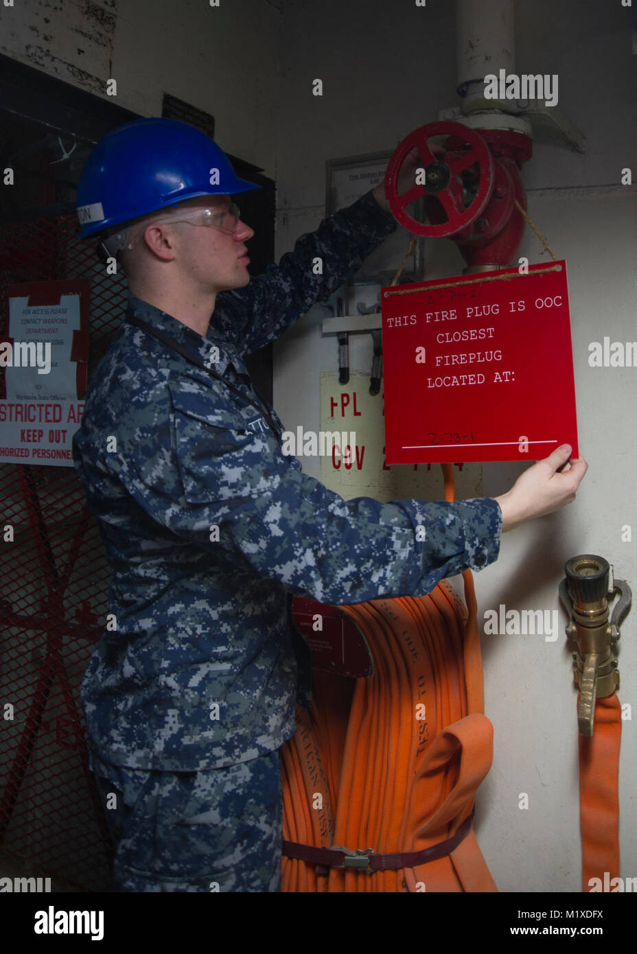 (Jan. 23, 2018) Damage Controlman Petty Officer 3rd Class Carter ...