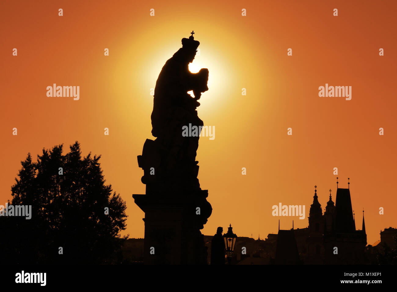 Prague skyline statues silhouette hi-res stock photography and images ...