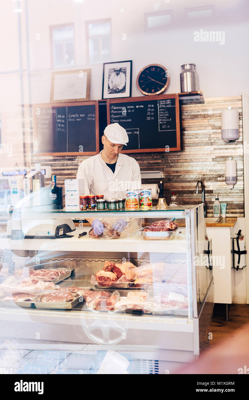 Meat display case hi-res stock photography and images - Alamy