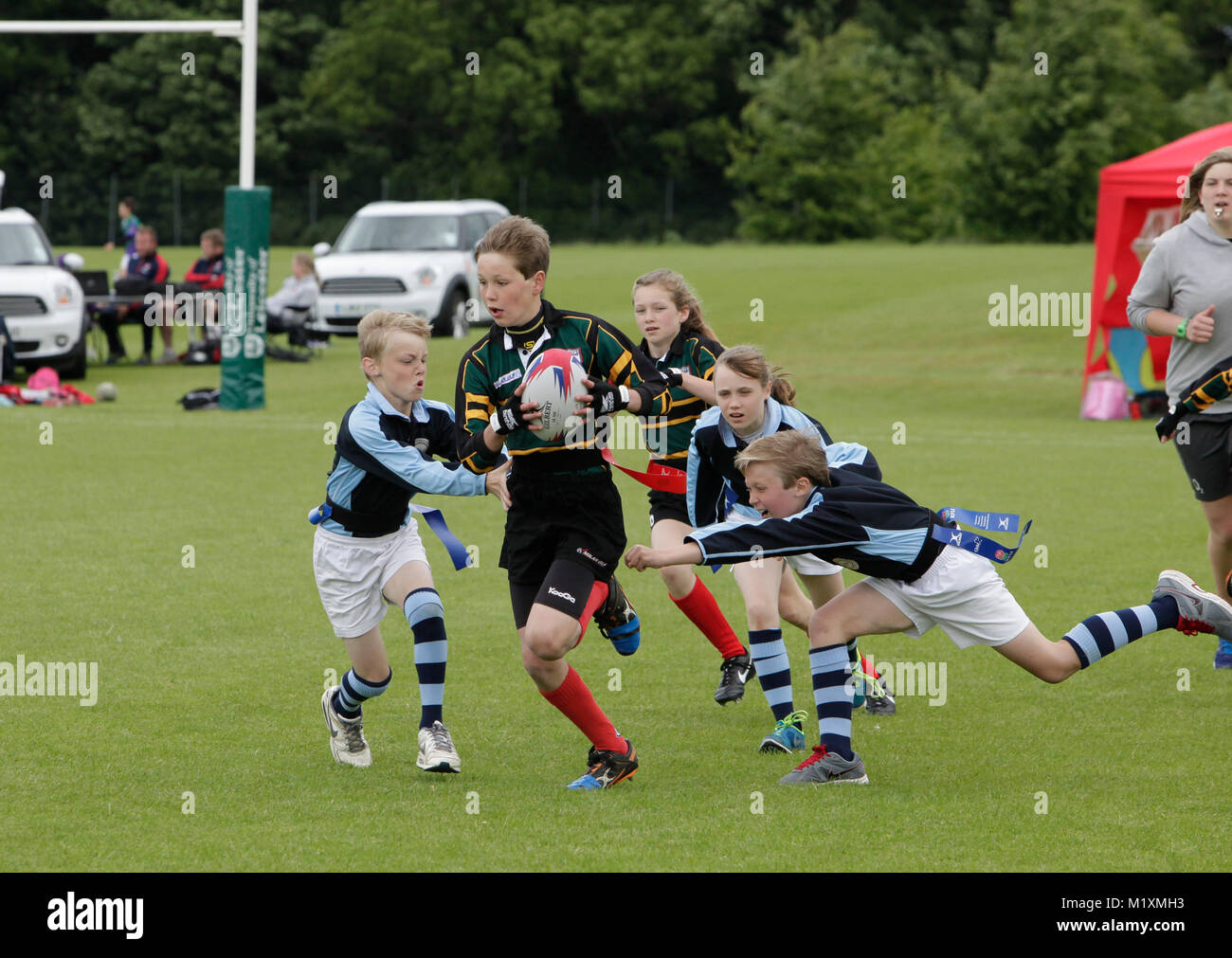 Girls playing rugby hi-res stock photography and images - Alamy