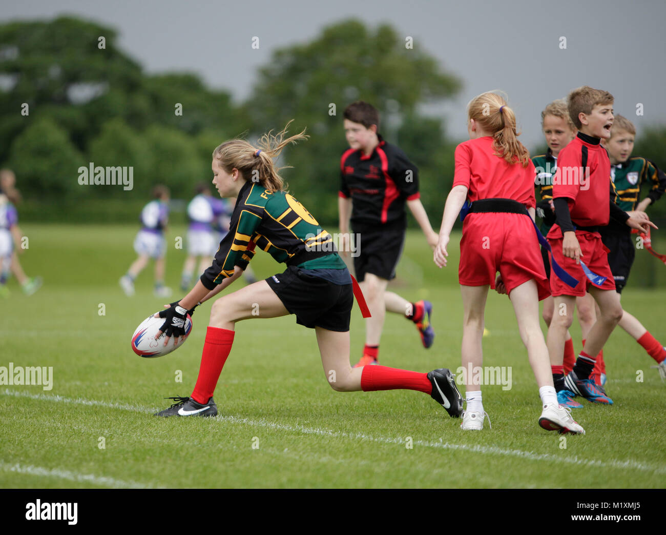 Children playing rugby at school hi-res stock photography and images ...