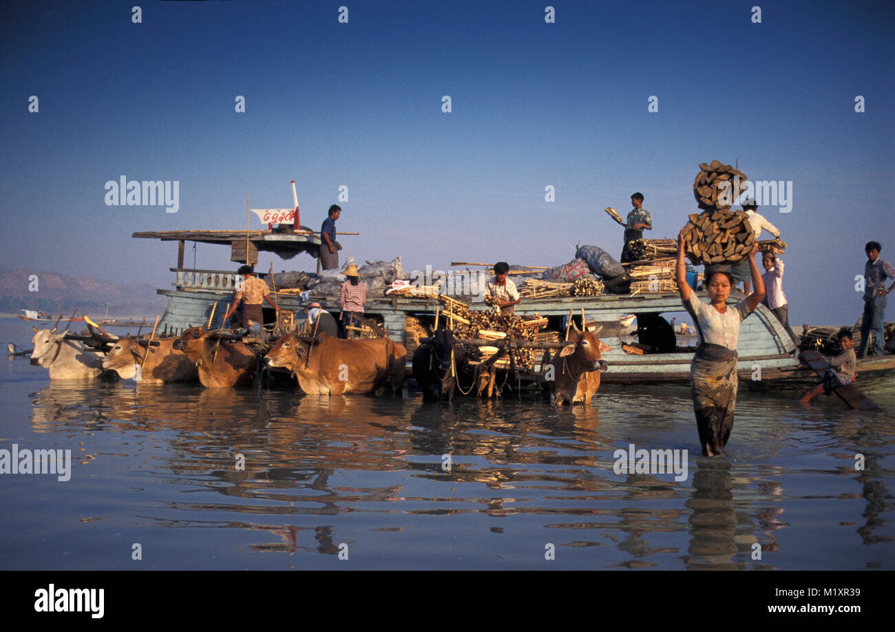Burma children working hi-res stock photography and images - Alamy