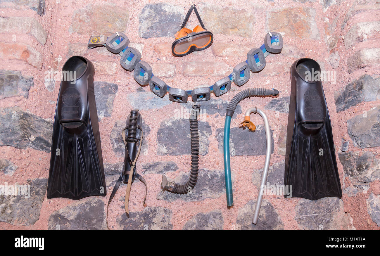 Vintage diving set on the red brick wall Stock Photo - Alamy