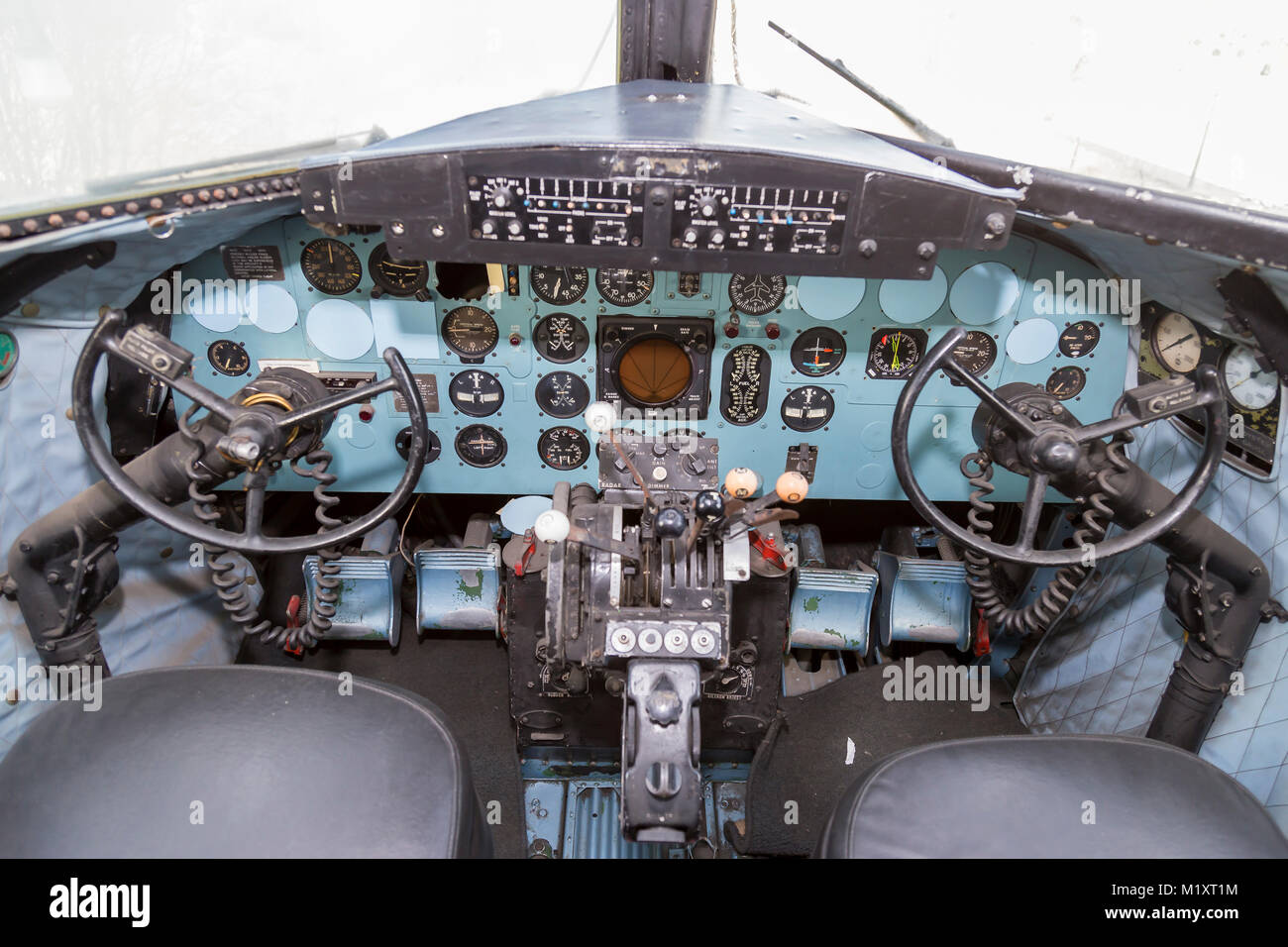 Cockpit view of old aircraft Stock Photo - Alamy