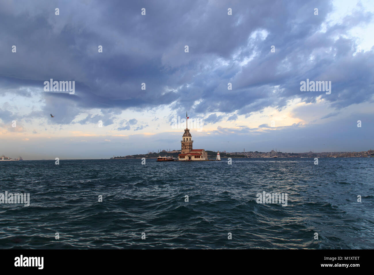 Turkey flag blue sky clouds hi-res stock photography and images - Alamy
