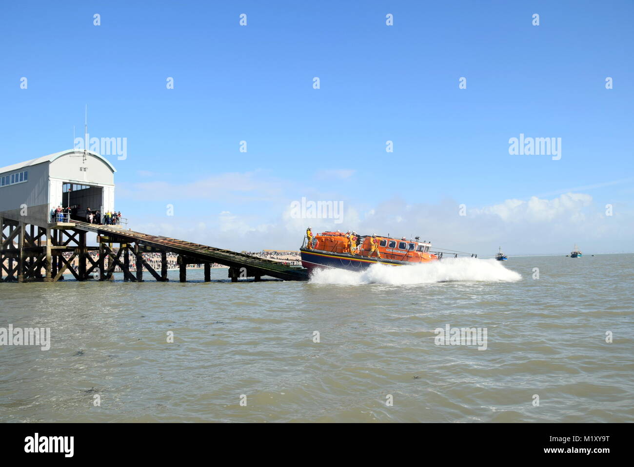 Selsey Lifeboat Launches From Its Offshore Boathouse For The Last Time ...