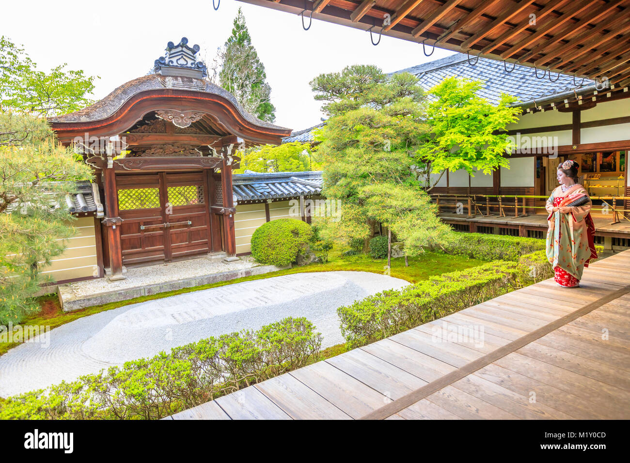 Geisha in eikan temple hi-res stock photography and images - Alamy