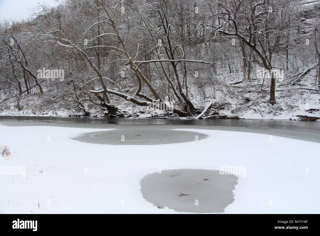 Icy James River Stock Photo - Alamy