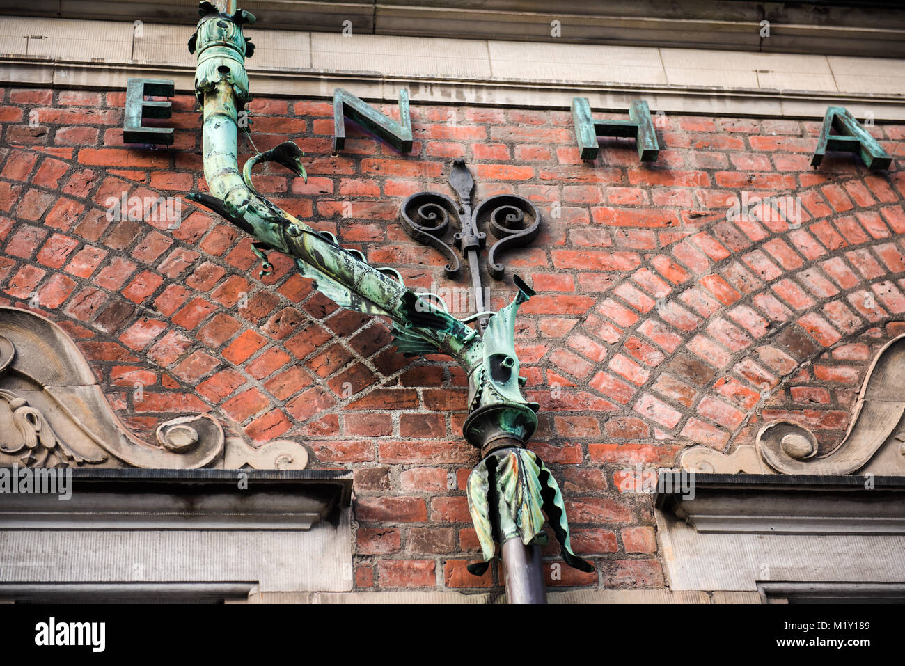 Copper fall pipe hi-res stock photography and images - Alamy