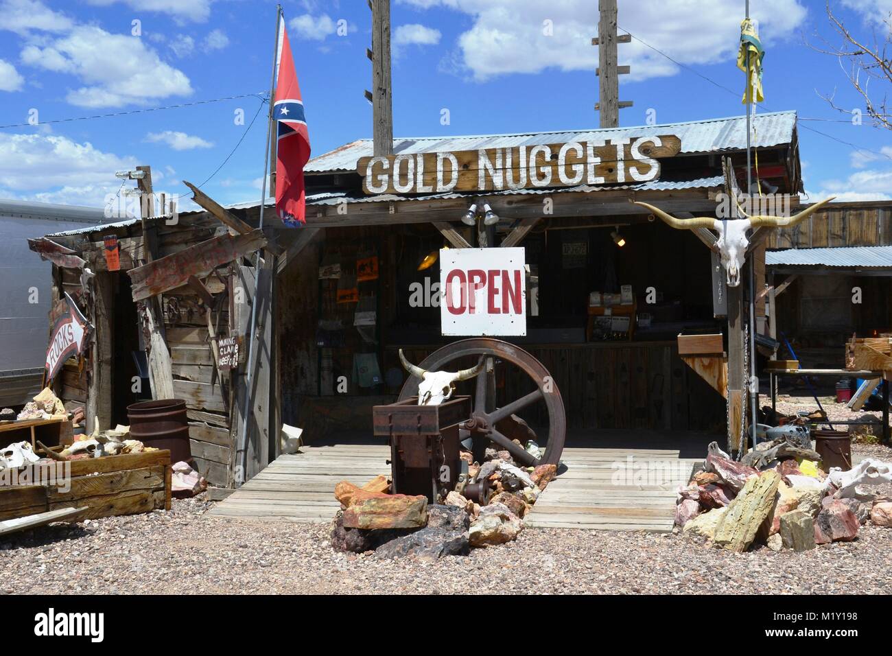 Gold nuggets shop hi-res stock photography and images - Alamy