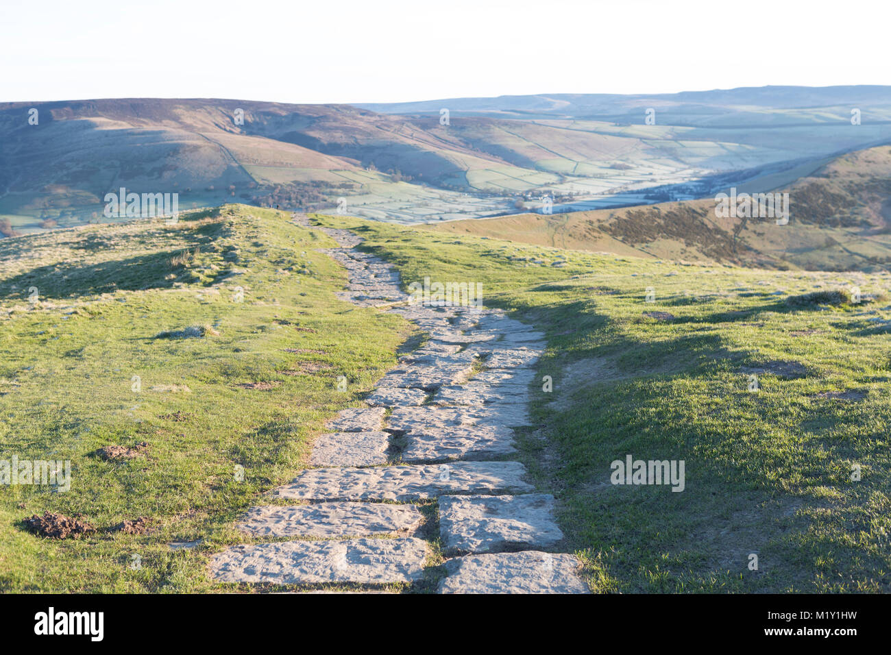 UK, Derbyshire, the pathway along the 'Great Ridge' from Mam Tor Stock ...