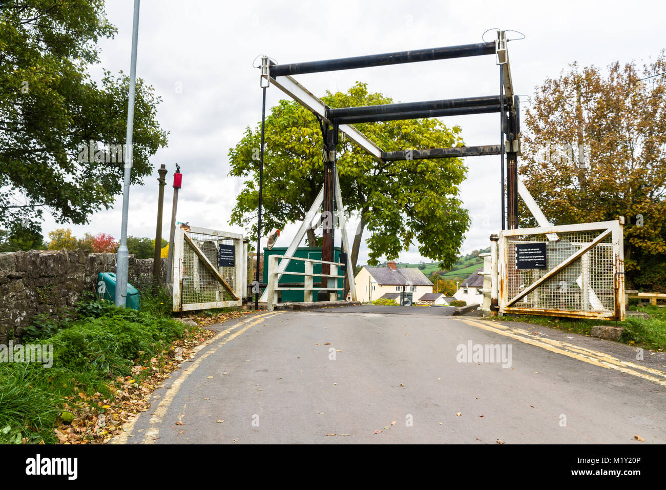 Canal lift bridge. The Monmouthshire and Brecon Canal, Talybont on Usk ...