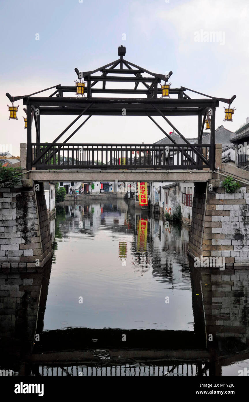 China traditional chinese wooden boats hi-res stock photography and images - Alamy